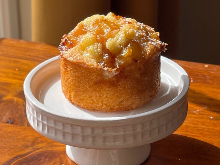 VANILLA MINI-CAKES WITH HONEY PEARS | Bewitching Kitchen