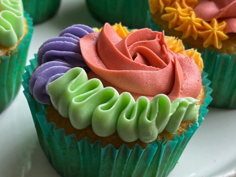 SPRINGTIME CUPCAKES | Bewitching Kitchen