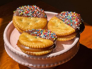 MISO CARAMEL CRACKER COOKIES | Bewitching Kitchen