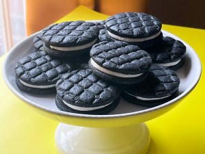 DRESSING UP THE OREO COOKIE | Bewitching Kitchen