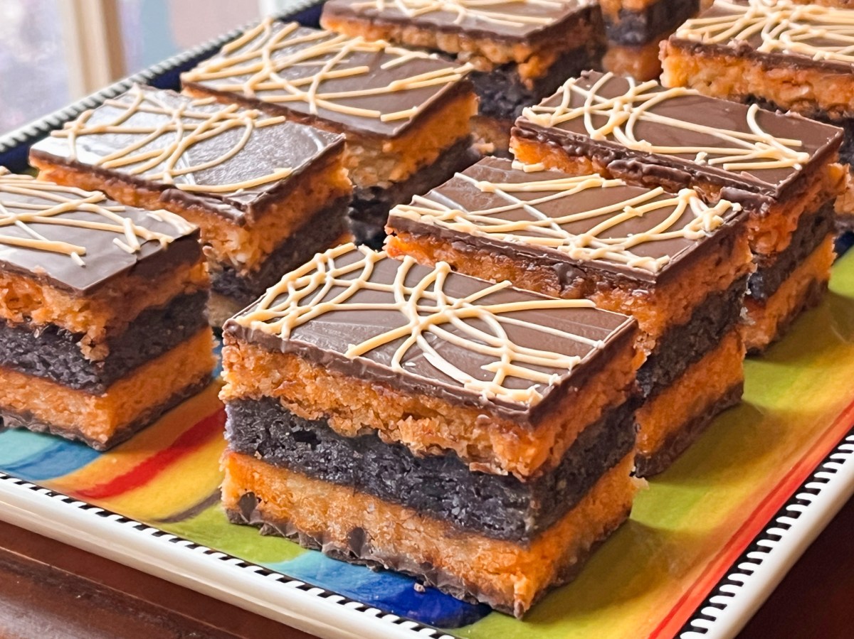 HALLOWEEN ALMOND COOKIES | Bewitching Kitchen